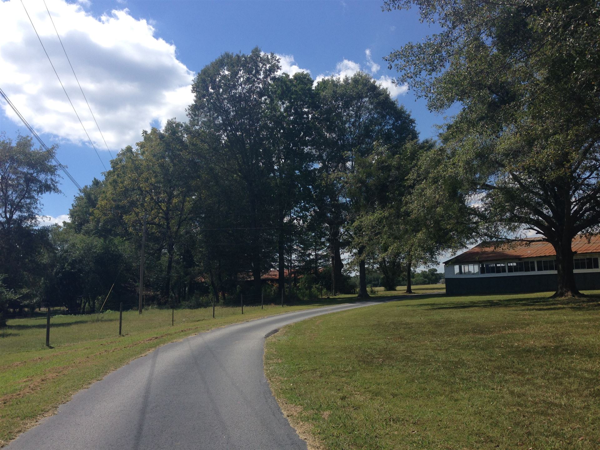 Locations Hub - 600 Acre Farm w/5 Houses