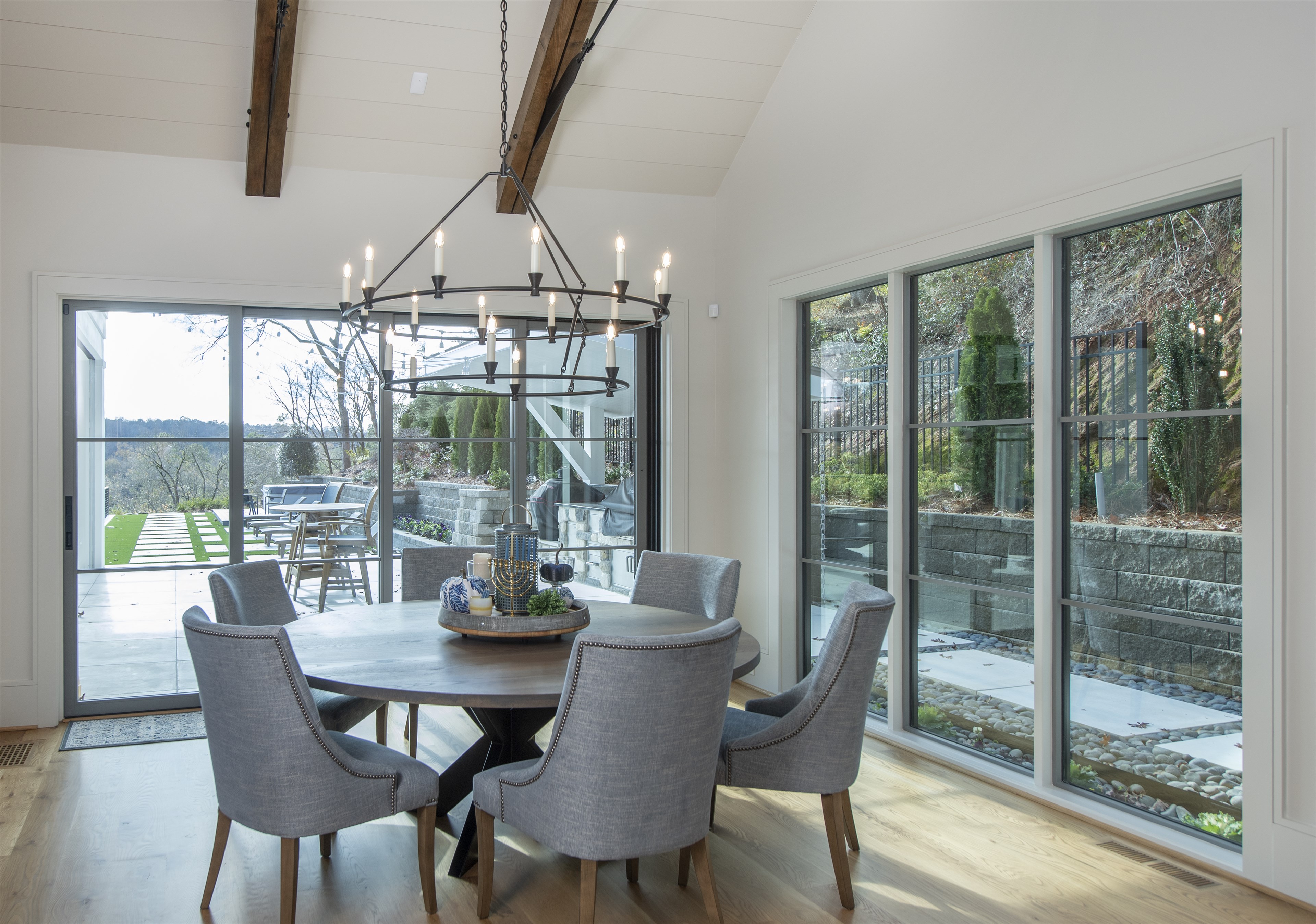 Locations Hub - Modern Farmhouse with Oasis Backyard, Infinity Pool