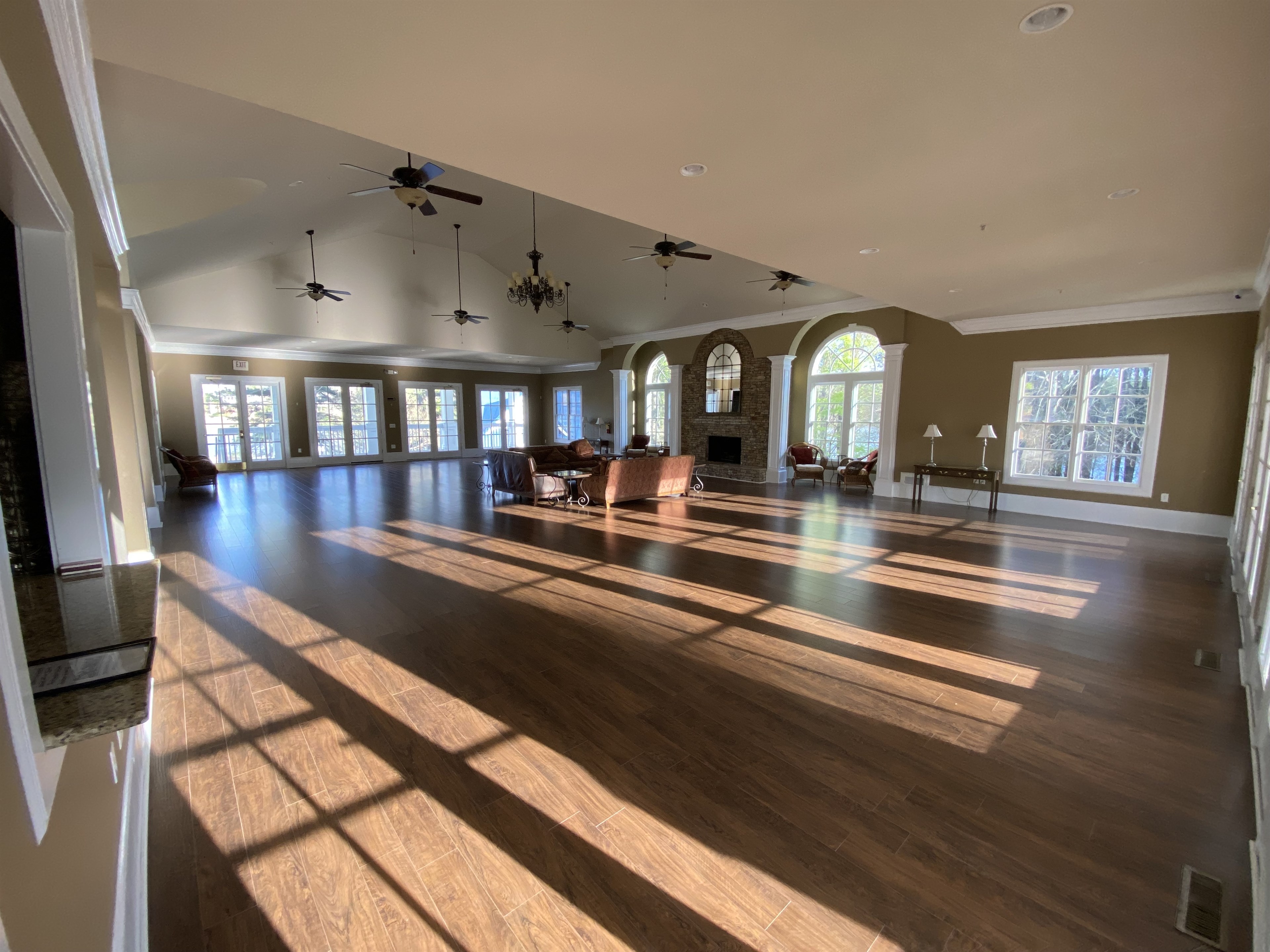 Locations Hub - Edgewater Lakeside Terrace