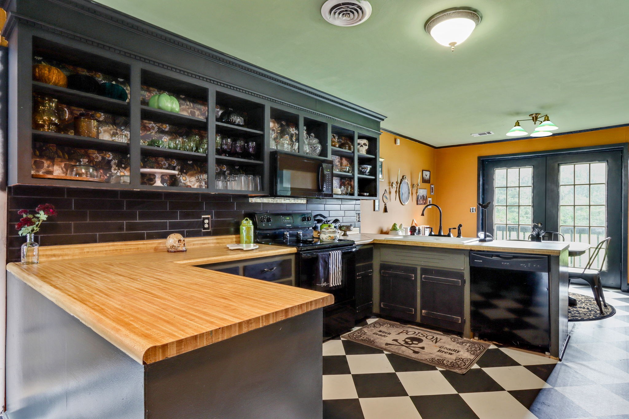 Locations Hub - Madison Manor