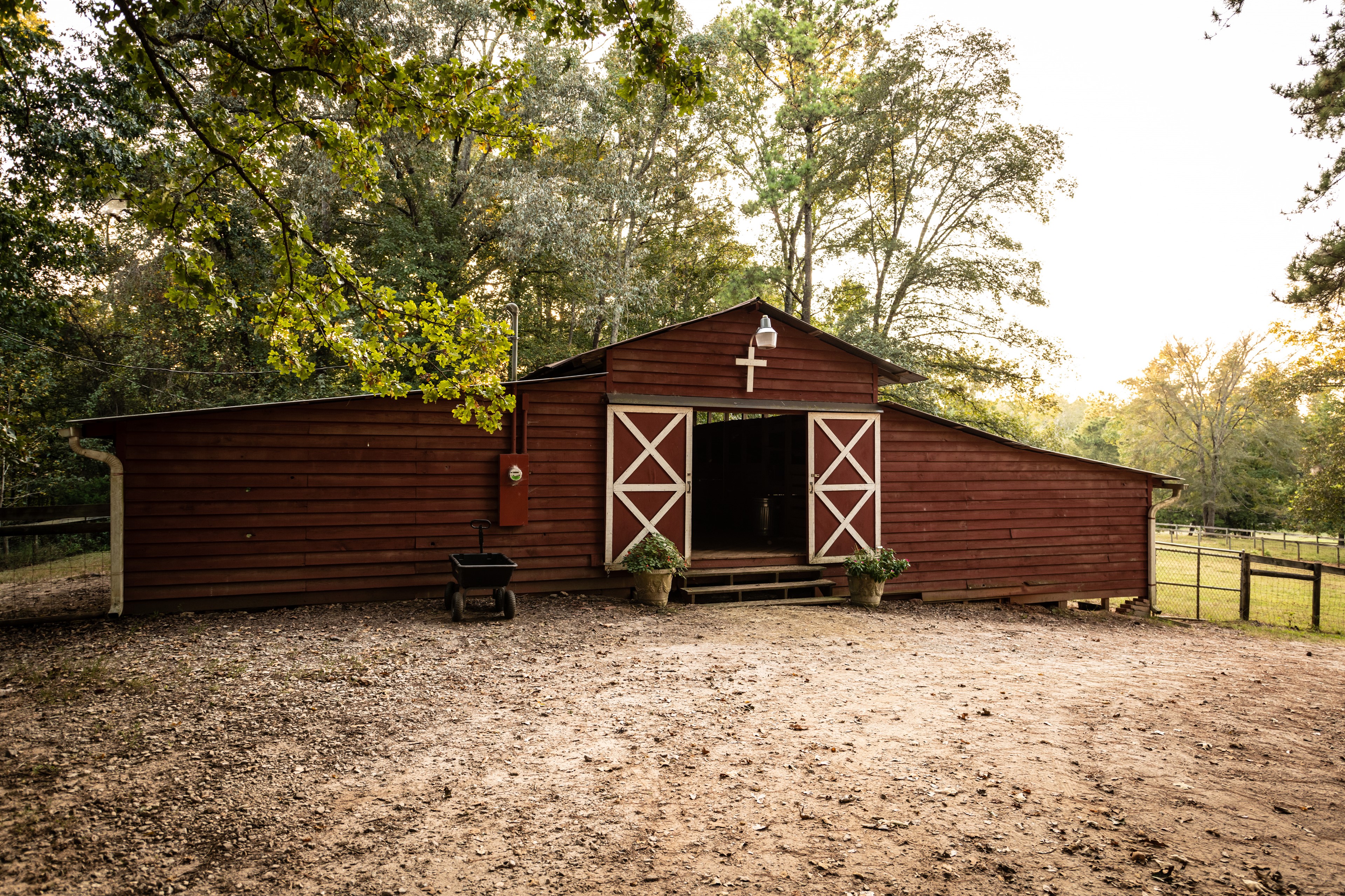 Locations Hub - 40 Acre Farm - Rustic Farmhouse - Homestead