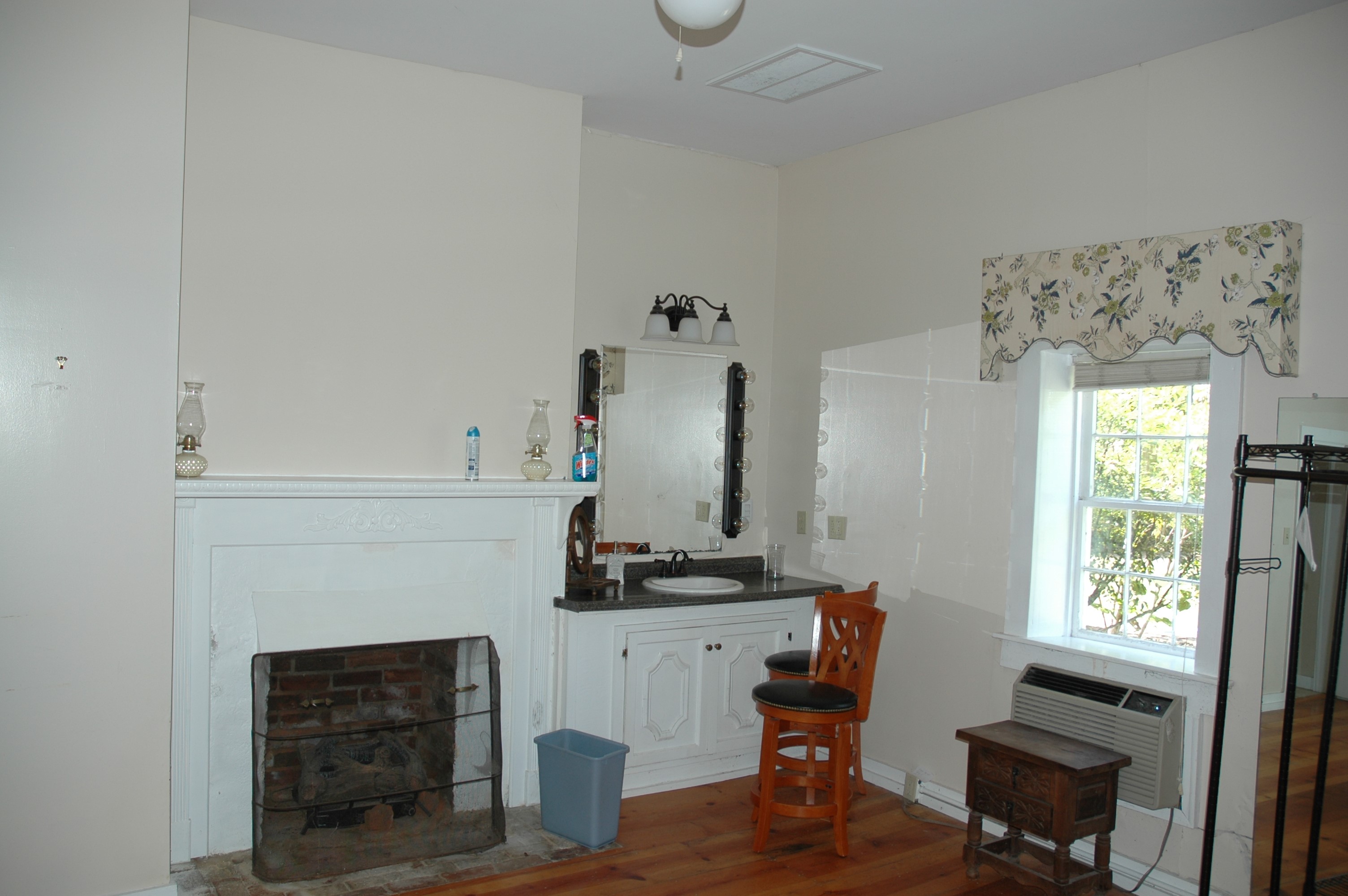 Locations Hub - Primitive House at Gordon Lee Mansion