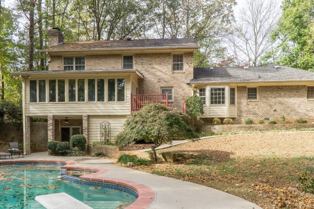 Locations Hub - Smoke-Rise Retreat