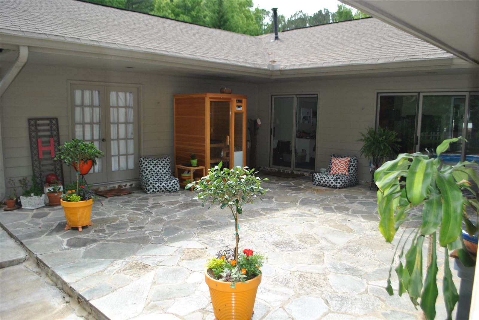 Locations Hub - Peachtree City Mid-Century Modern Home