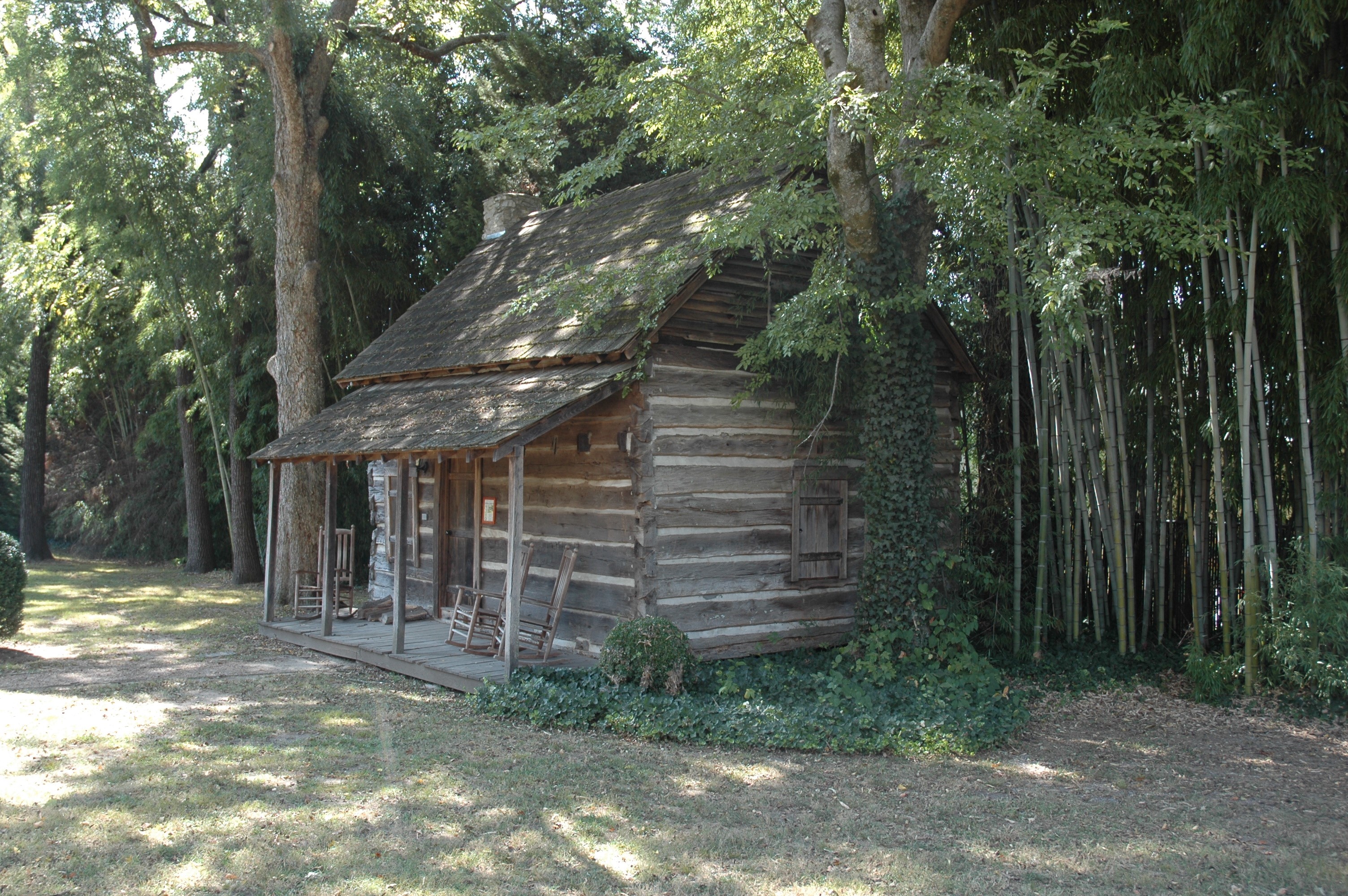 Locations Hub - Cabin at Gordon Lee Mansion