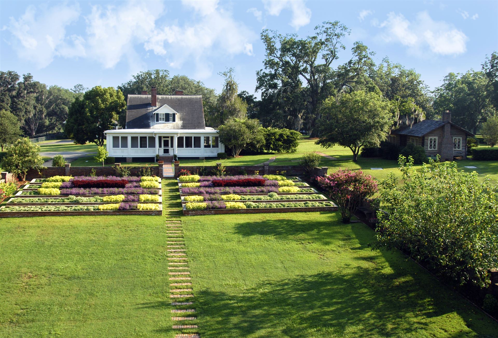 Locations Hub - Pebble Hill Plantation