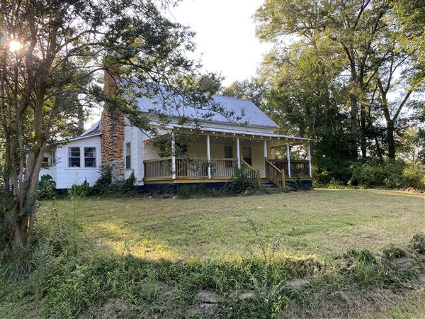 Locations Hub - Farmhouse built 1899 renovated 1950 w exterior barns ...