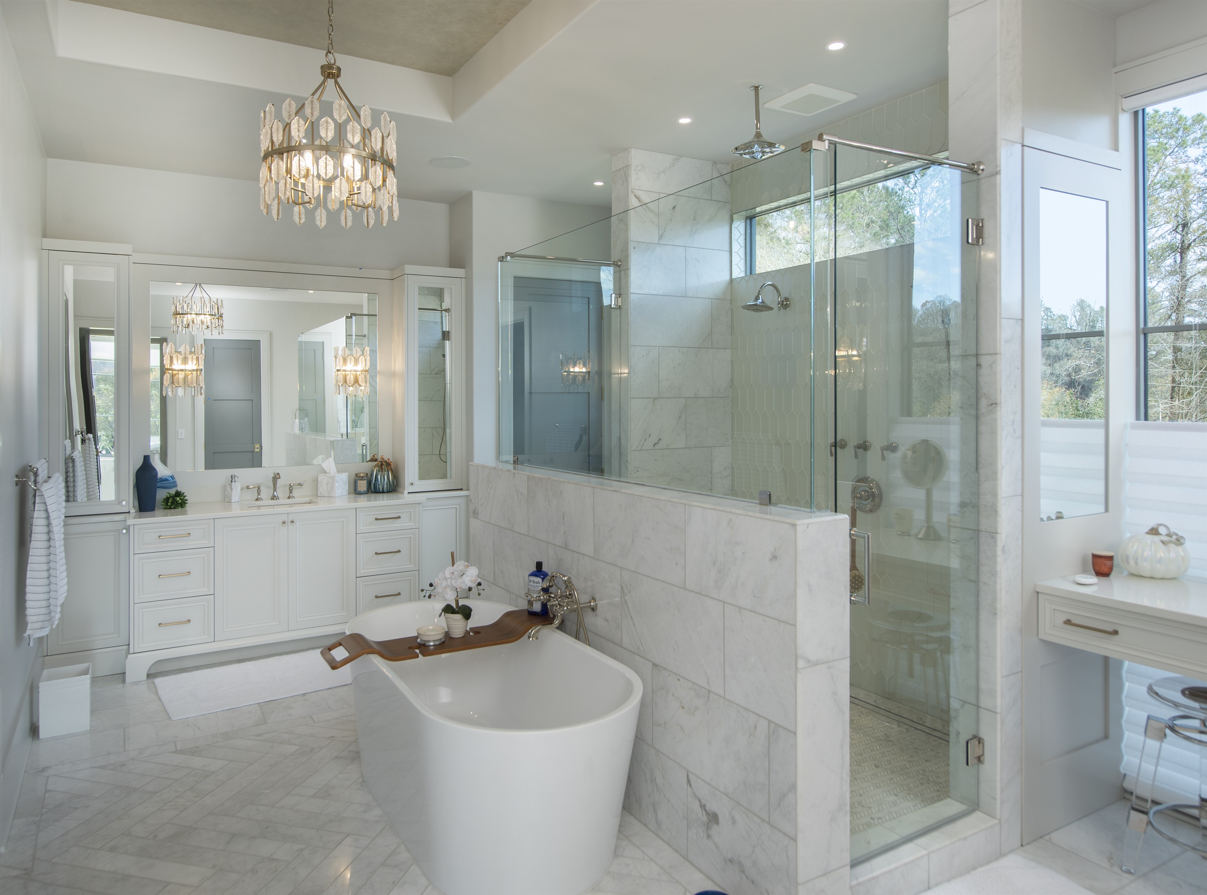 Locations Hub - Modern Farmhouse with Oasis Backyard, Infinity Pool