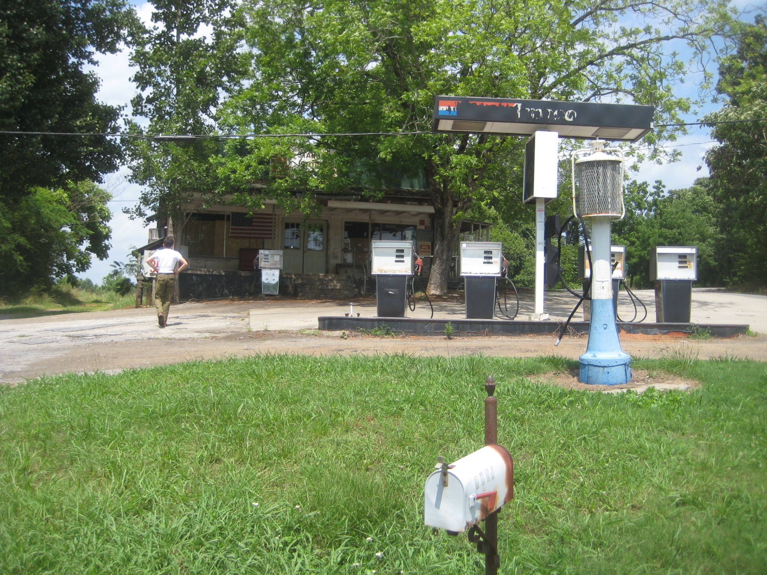 Locations Hub - 1952 Country Store / Gas Station