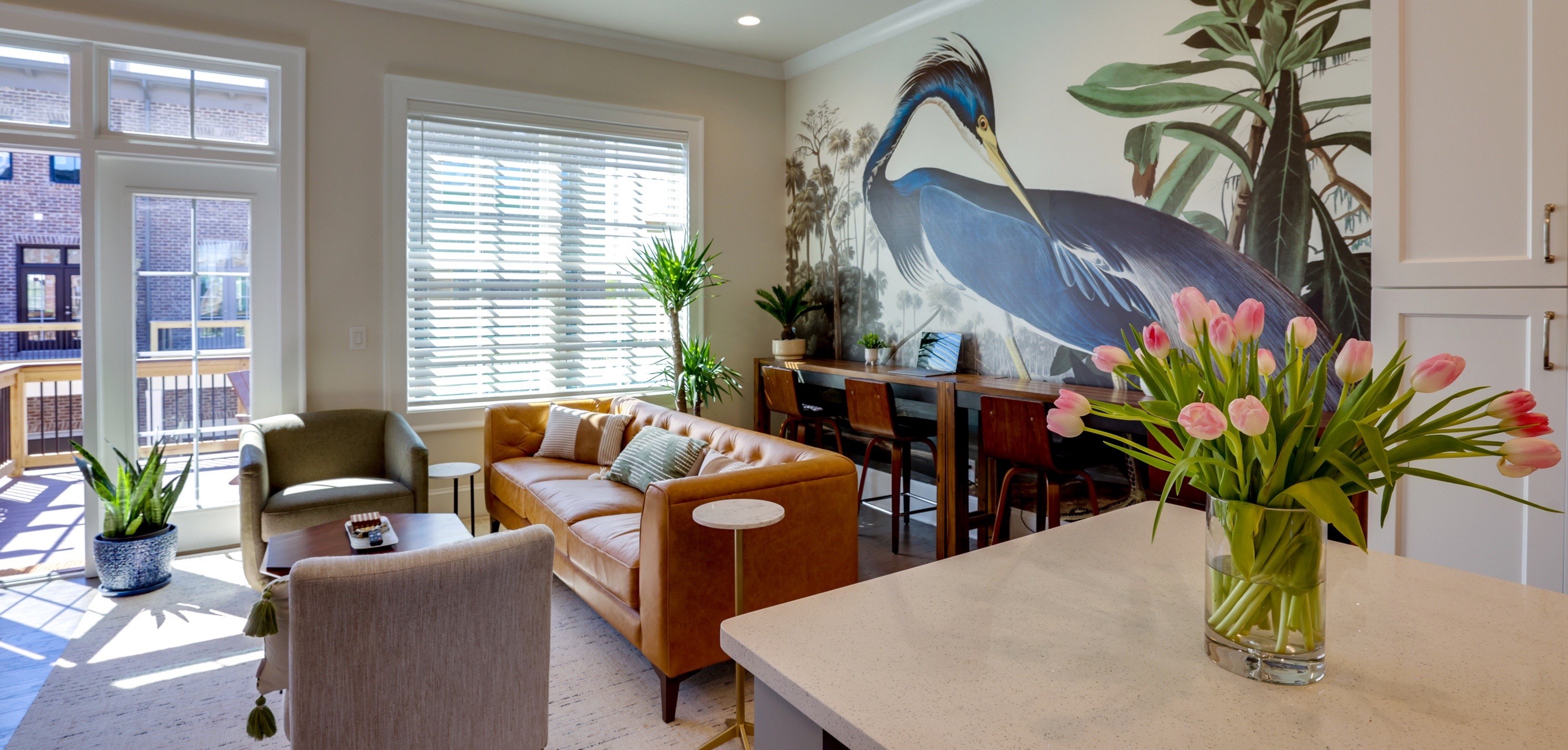 Locations Hub - Exquisite Savannah Brick Townhouse steps from Riverwalk