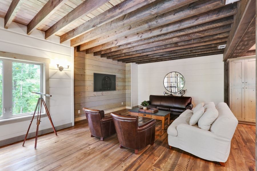 Locations Hub - Timber Estate on Lake Lanier