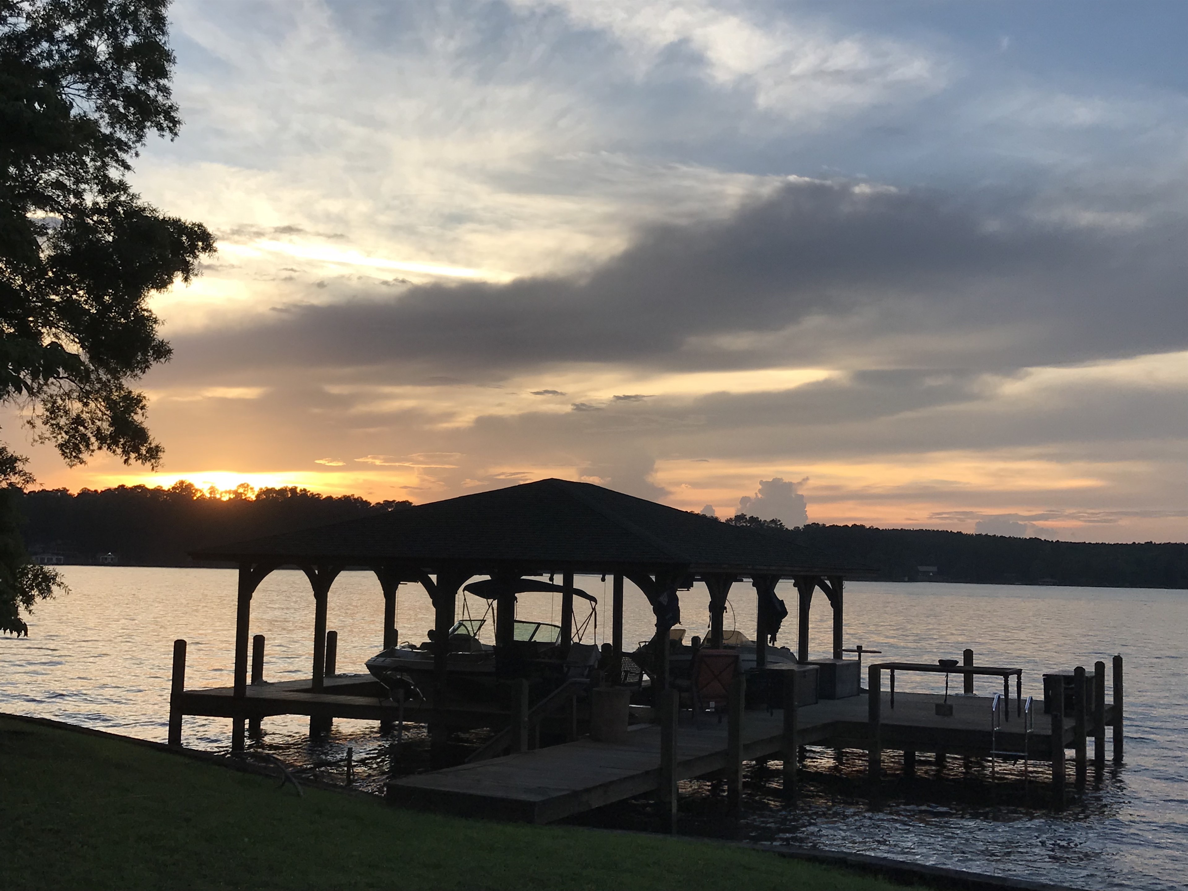 Locations Hub - Lake Sinclair Cottage