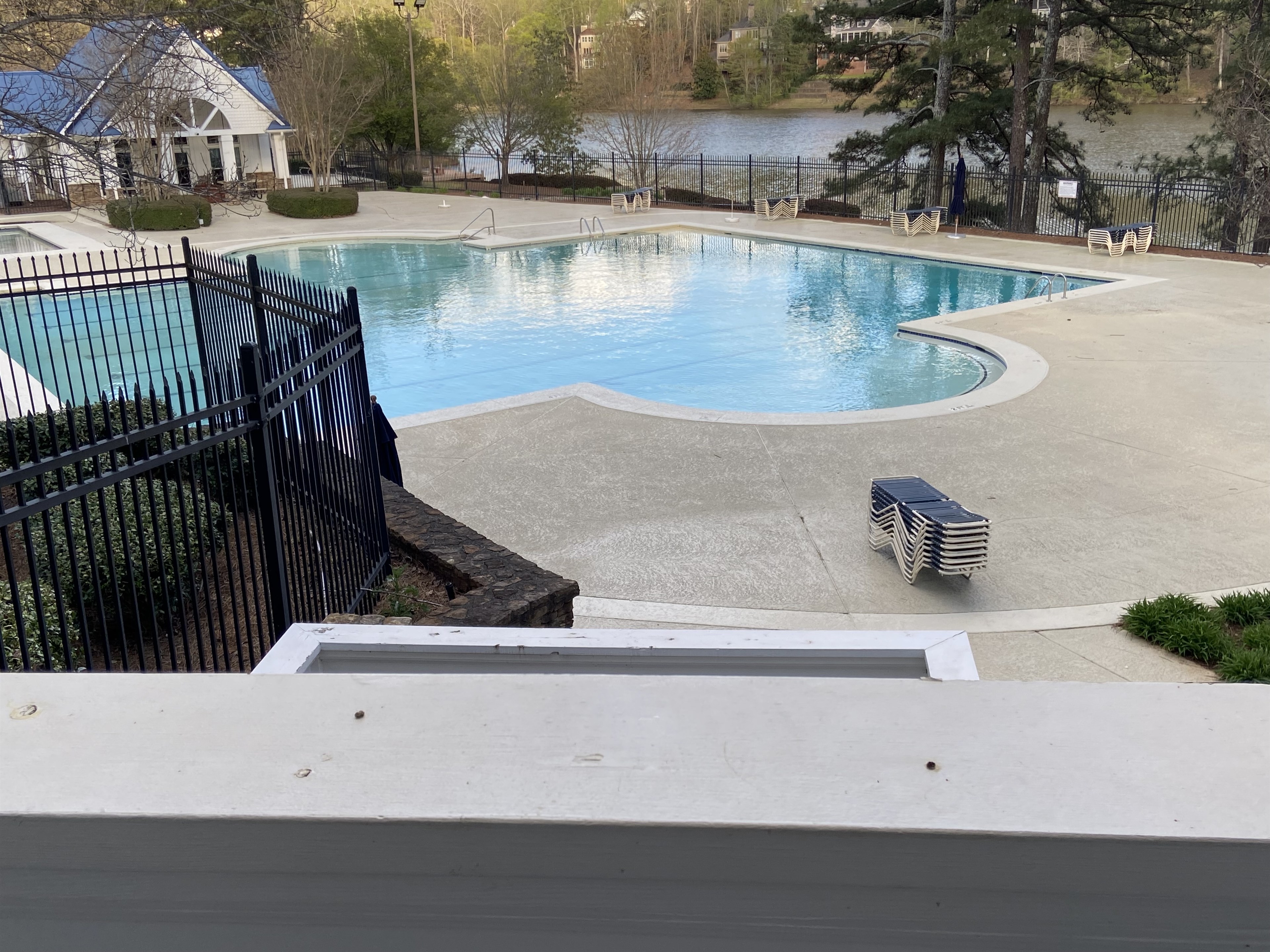 Locations Hub - Edgewater Lakeside Terrace