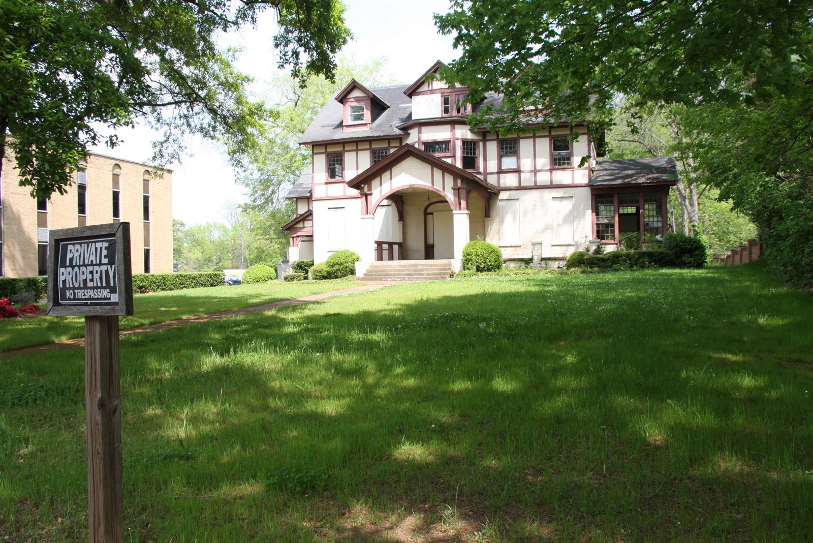 Locations Hub - University of Georgia Frat Sorority Row